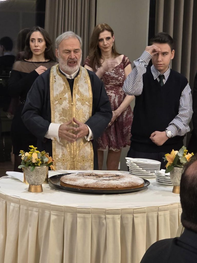 Με επιτυχία η κοπή πίτας του Συλλόγου Καρπενησιωτών Αθήνας "Το Βελούχι ...